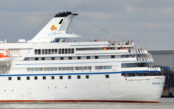 OCEAN MAJESTY passing Tilbury | Cruise ships | Tilbury and Chadwell ...