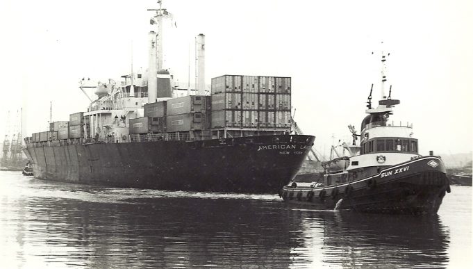 AMERICAN LANCER in the locks | Tugs: SUN and others, Container Ships ...