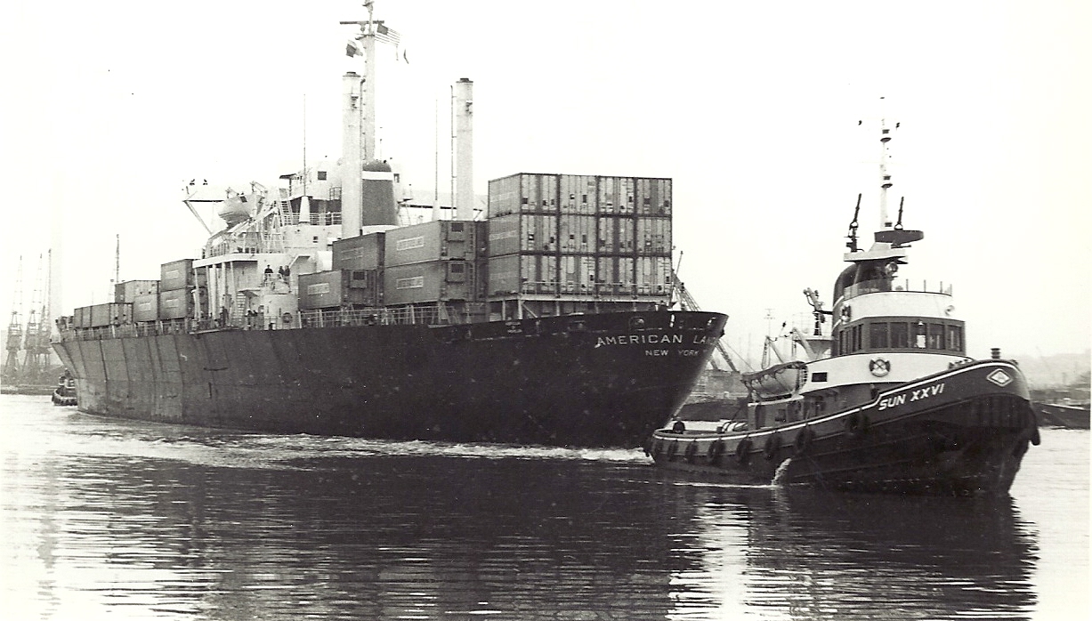 AMERICAN LANCER in the locks | Tugs: SUN and others, Container Ships ...