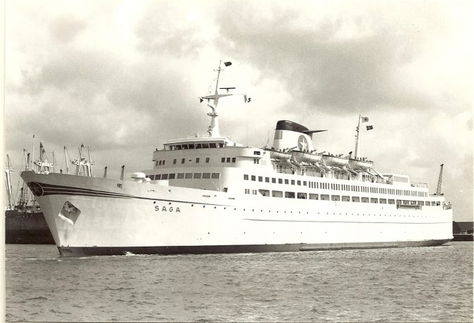 Swedish Lloyd ship SAGA leaving Tilbury Docks in 1965 | Transport ...