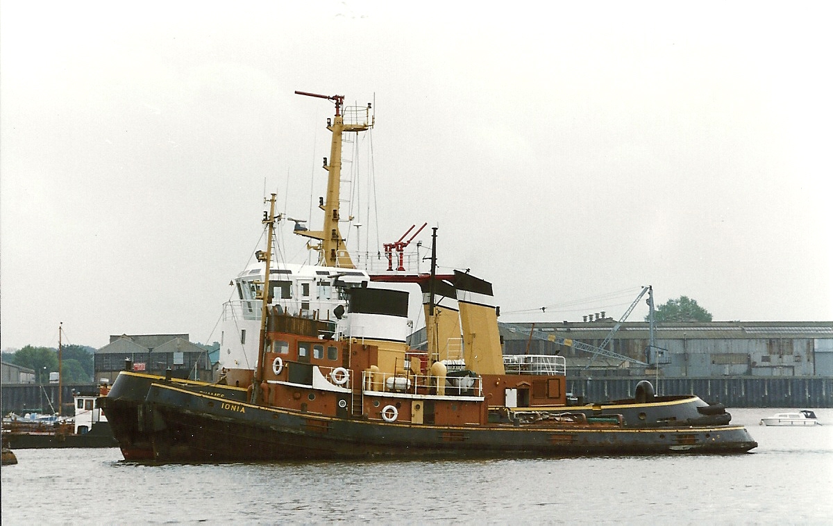 IONIA | Tugs: SUN and others | Tilbury and Chadwell Memories