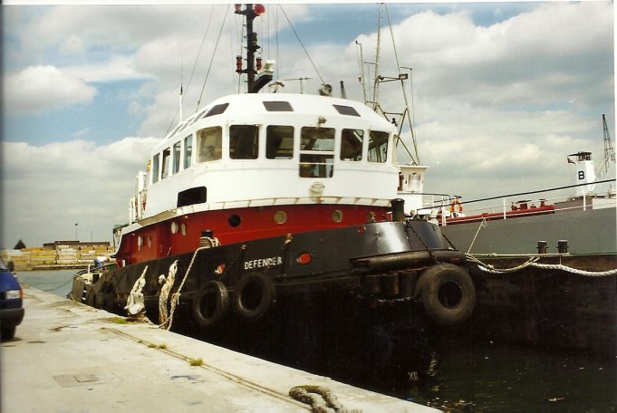 DEFENDER (tug) | Tugs: SUN and others | Tilbury and Chadwell Memories
