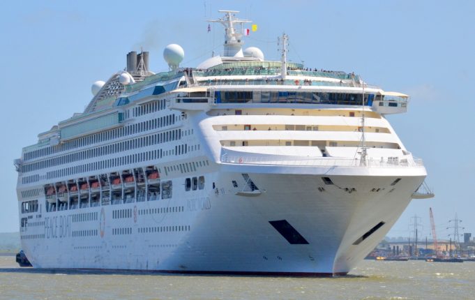 PACIFIC WORLD berthing on TLS | Cruise ships | Tilbury and Chadwell ...